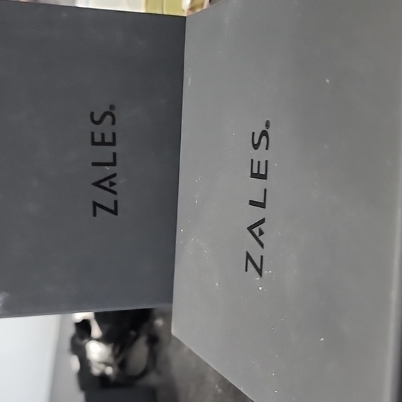 Zales | Jewelry | Zales Empty Necklacebracelet Box With Velvet Baggie ...